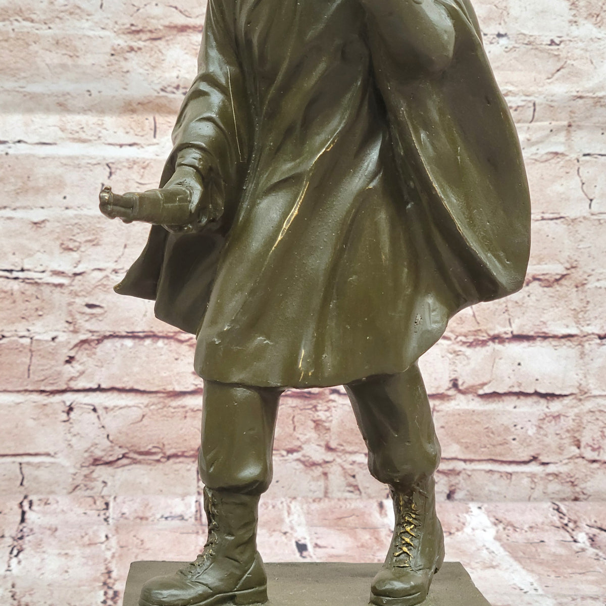 Bronze WWII Radio Operator Soldier Statue – Military Tribute – Bronzhaus